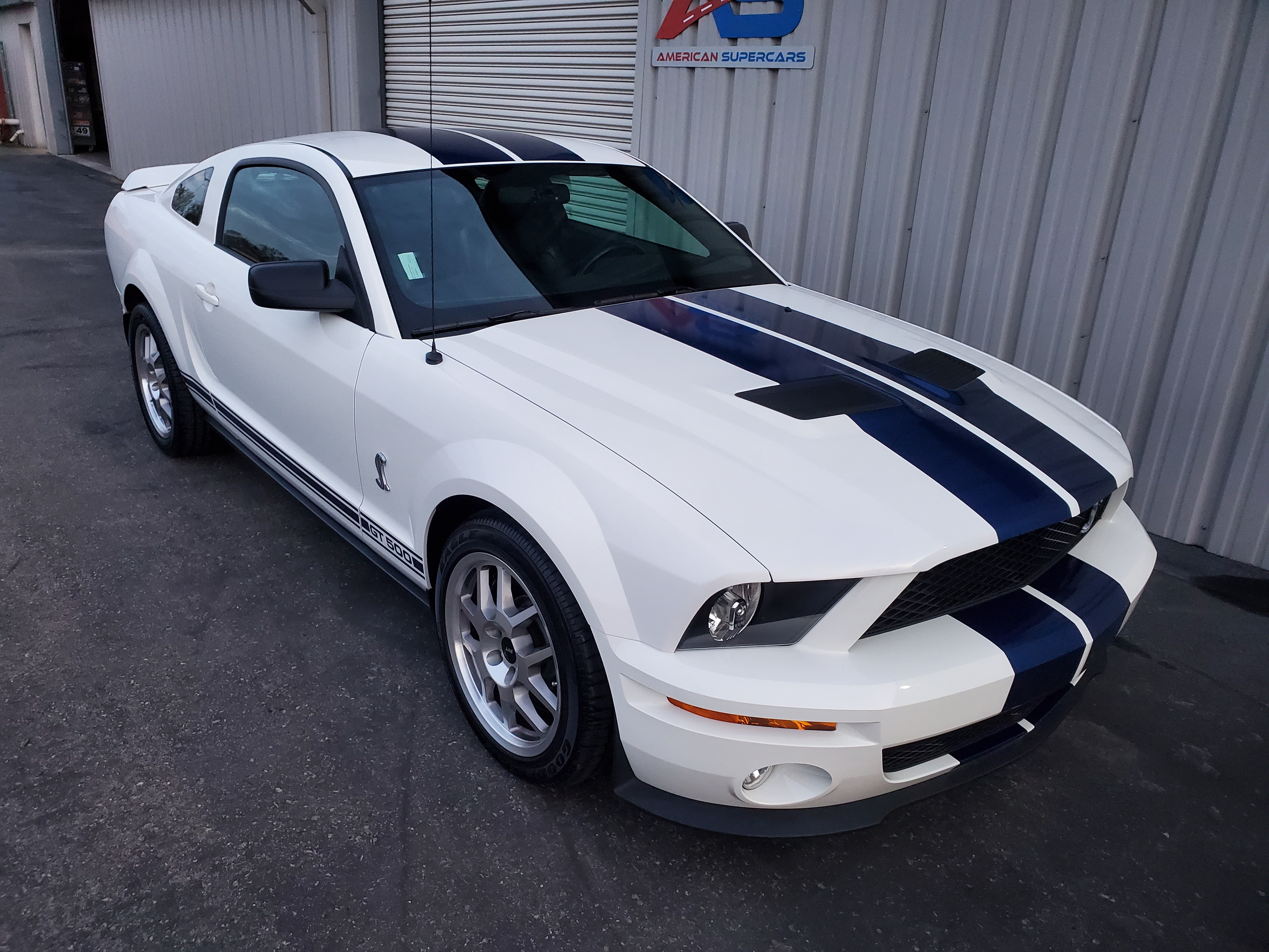 2008 Ford Mustang Shelby Gt500 White With Blue Stripes American